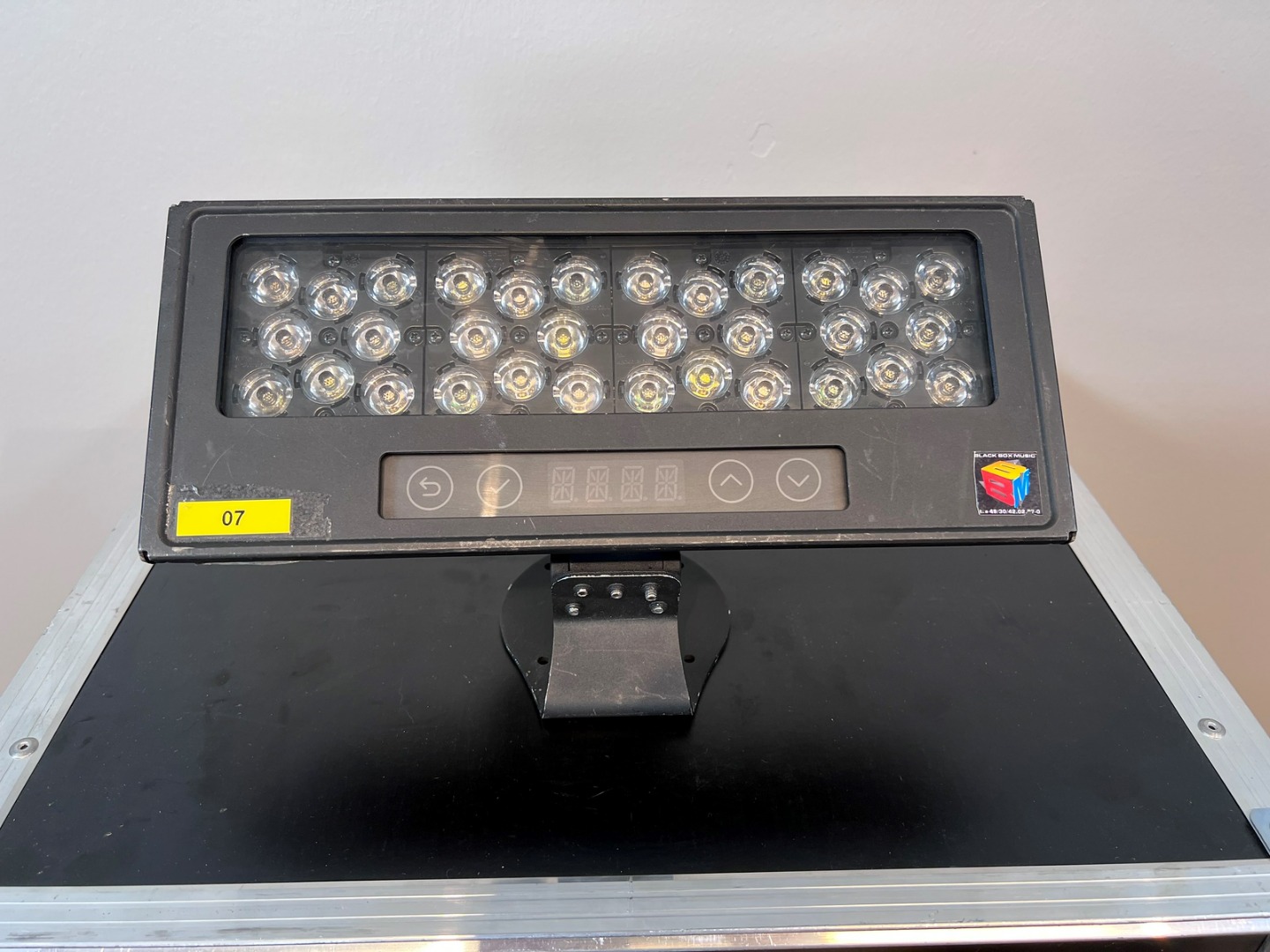 Philips ColorBlast 12 TRX RGBAW | 120 USD - Gebrauchte ...